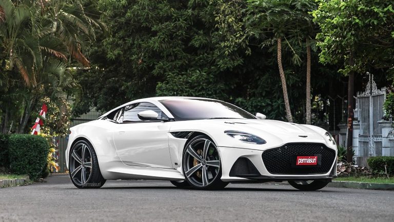 Aston Martin DBS Superleggera White OZ Montecarlo HLT | Wheel Front
