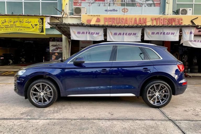 Audi Q5 Blue with Niche Gemello M220 Aftermarket Wheels | Wheel Front