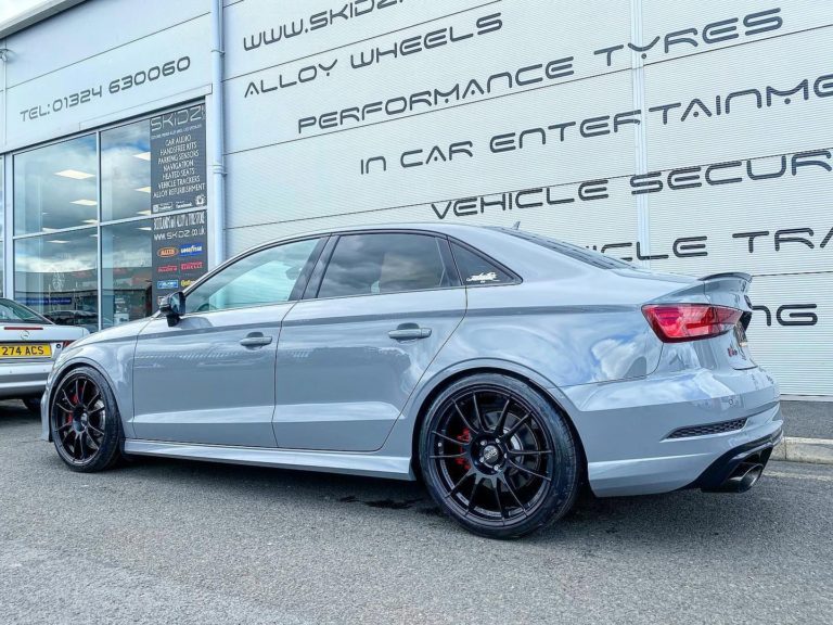 Audi RS3 8V Sedan Grey OZ Ultraleggera HLT | Wheel Front