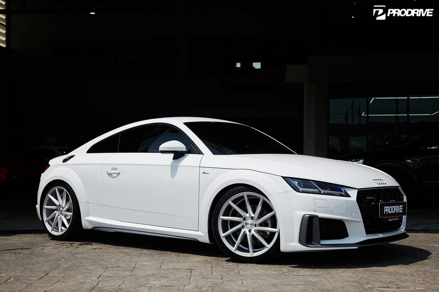 Audi TT 8S White Vossen CVT | Wheel Front