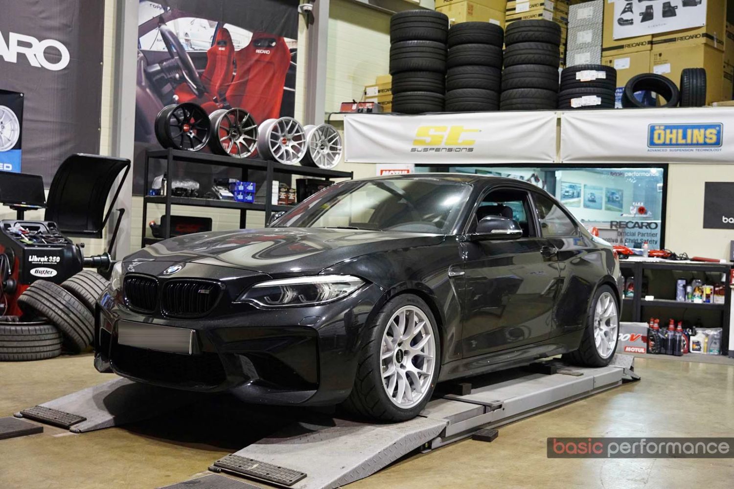 BMW M2 F87 Black Apex EC-7 | Wheel Front