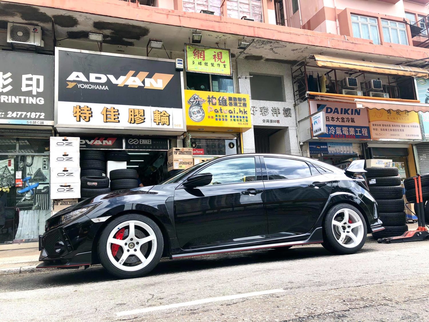 Honda Civic Type-R FK8 Black with White Advan TC-4 | Wheel Front