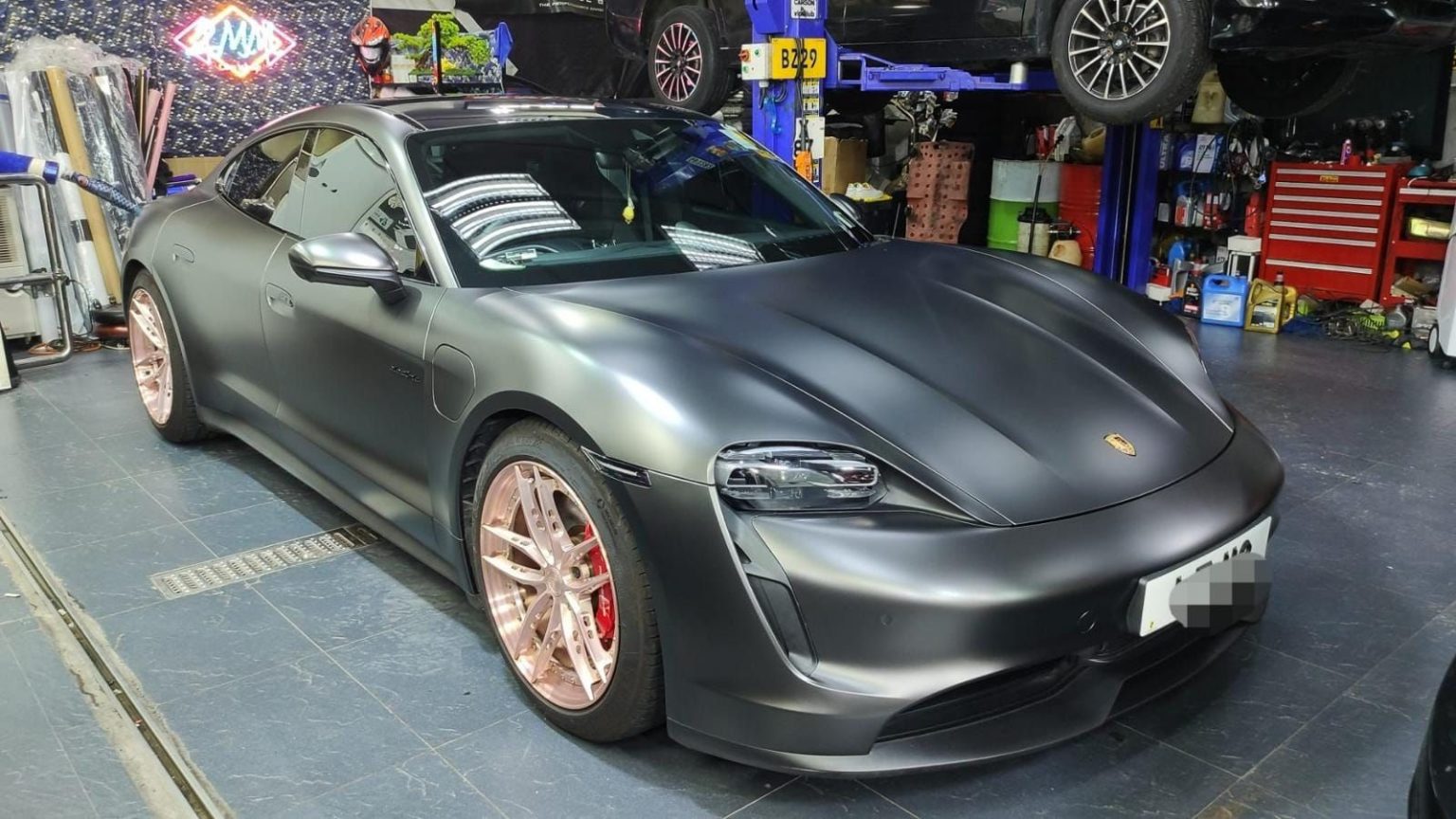 Porsche Taycan Black BC Forged HCX-01S | Wheel Front