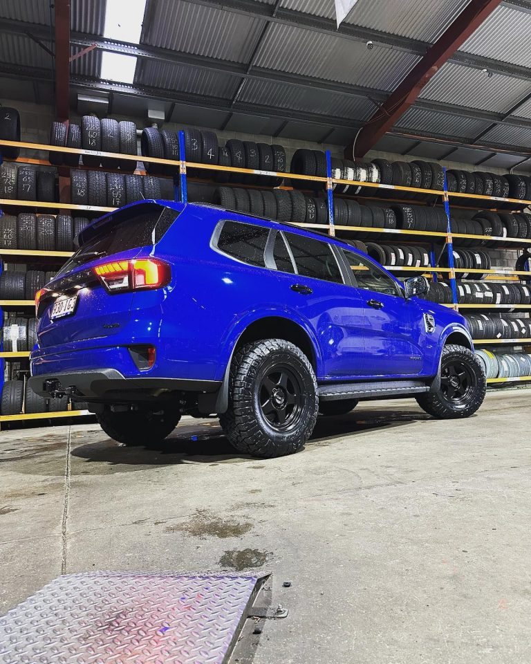 Ford Everest Blue KMC Terra | Wheel Front