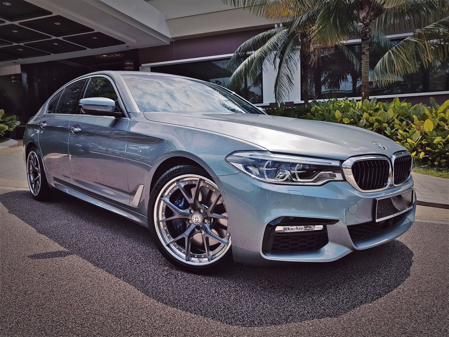 BMW 5 Series G30 Grey with HRE S101 Aftermarket Wheels | Wheel Front