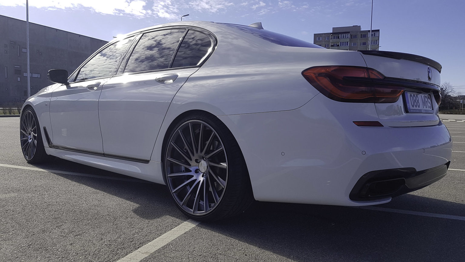 BMW 7 Series G11/G12 White Road Force RF16 | Wheel Front