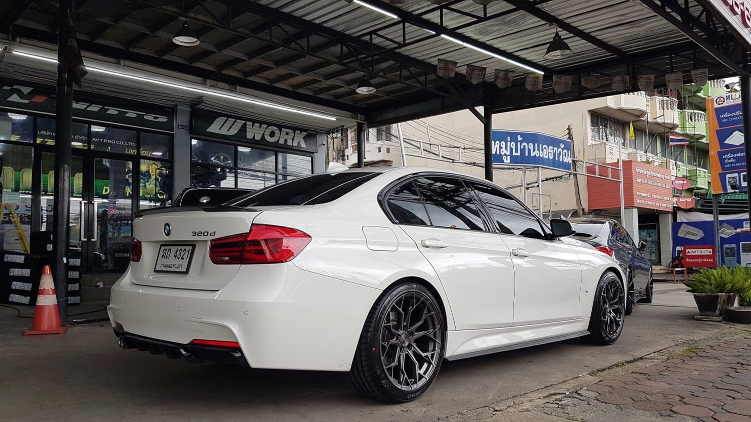 BMW 320d F30 White Stance SF10 | Wheel Front
