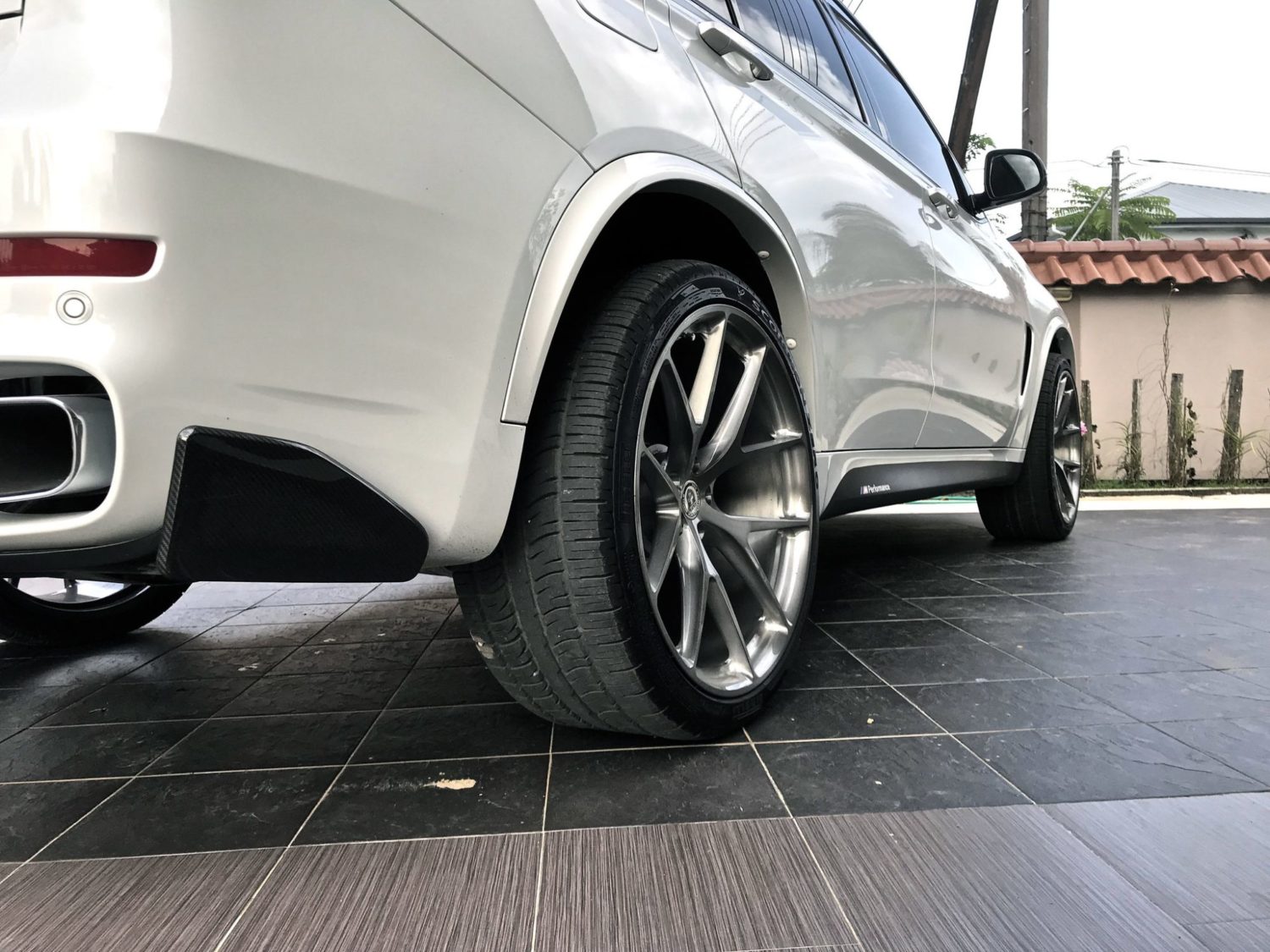 BMW X5 F15 White with HRE P101 Aftermarket Wheels | Wheel Front