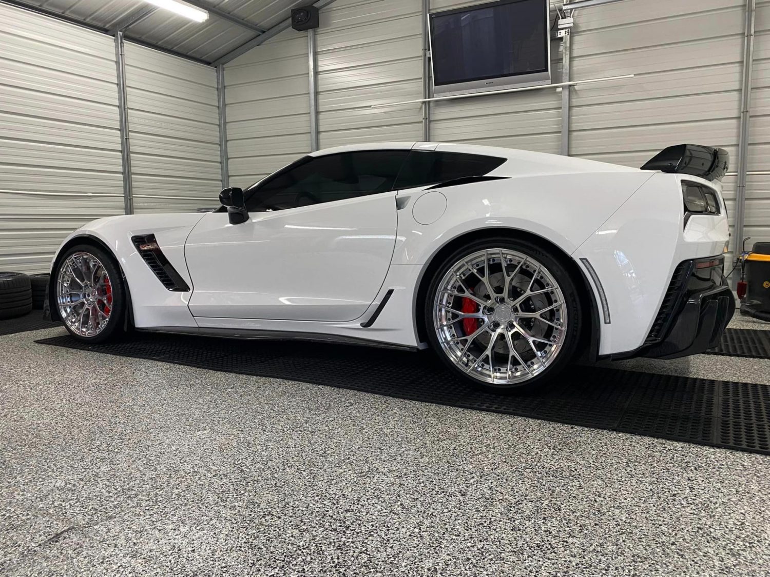Chevrolet Corvette C7 Z06 White Signature SV305S | Wheel Front