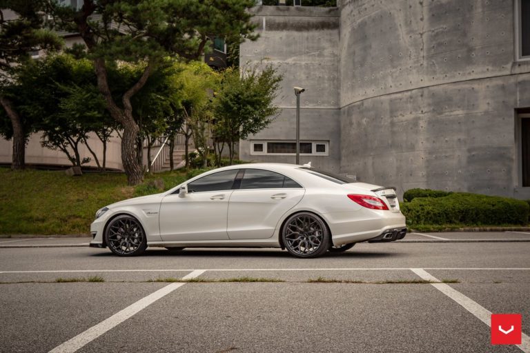 Mercedes-Benz CLS63 AMG W218 White with Vossen HF-2 Aftermarket Wheels ...