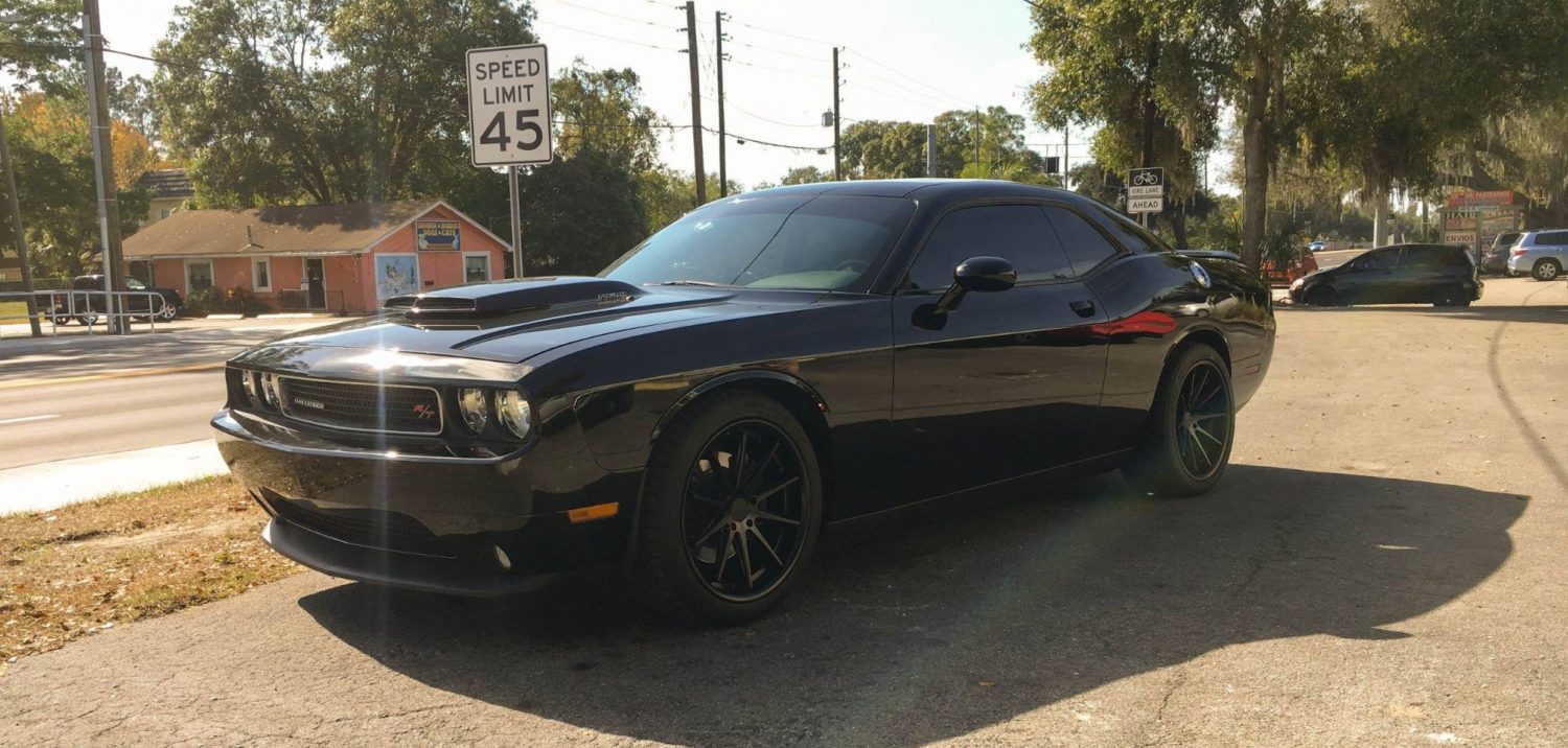Dodge Challenger R/T Black Rohana RC10 | Wheel Front