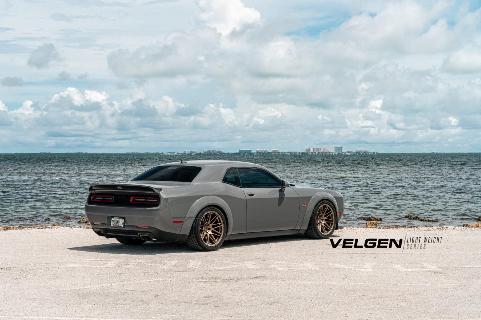 Dodge Challenger SRT Widebody Grey with Bronze Velgen VF9 | Wheel Front