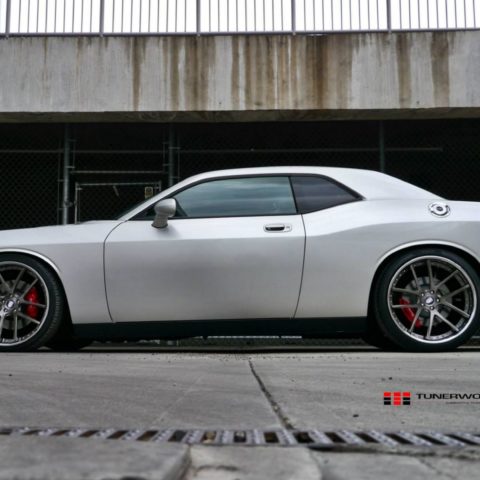 Dodge Challenger SRT8 Silver with Nutek Wheels 755 Aftermarket Wheels ...