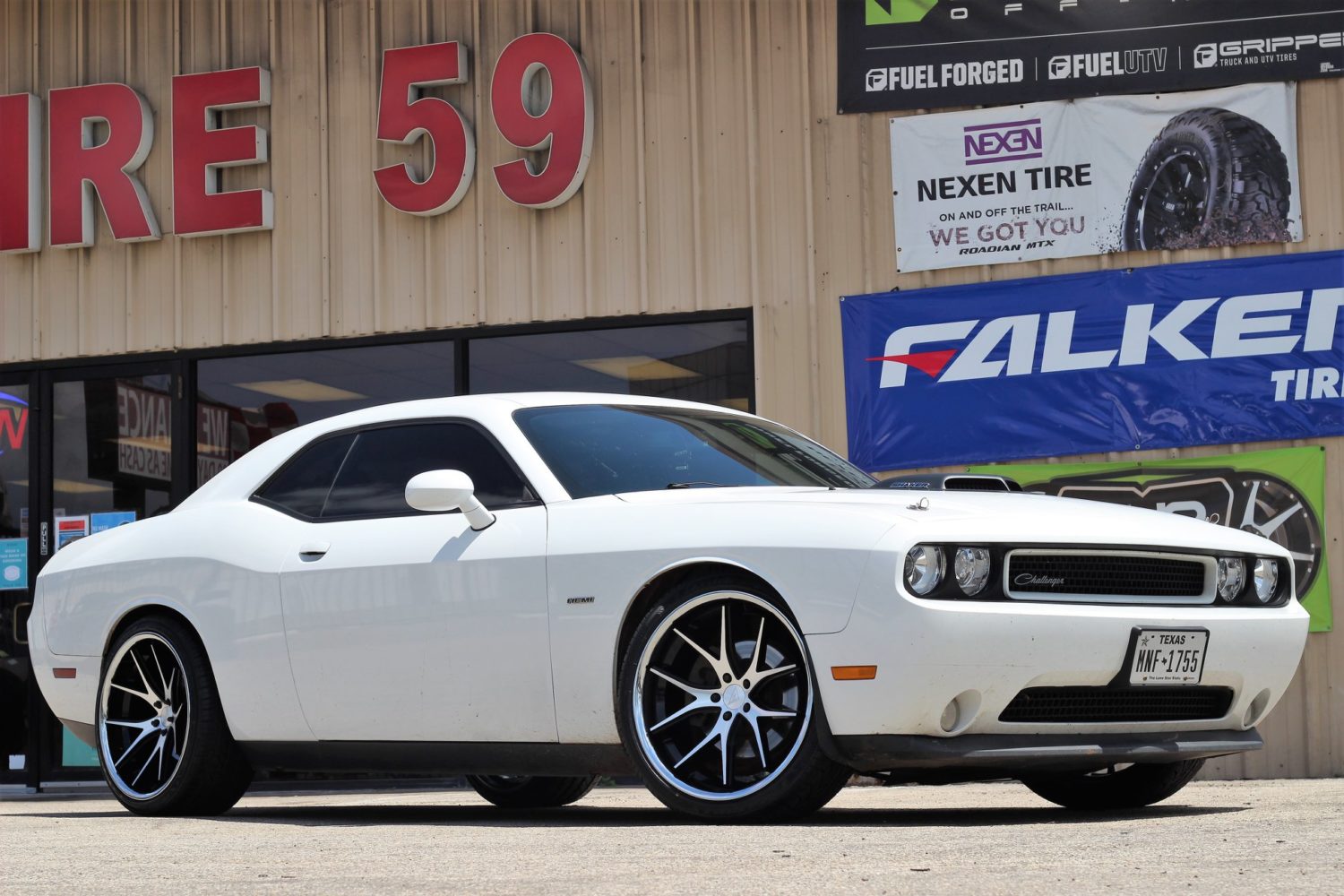 Dodge Challenger White Ferrada FR2 | Wheel Front