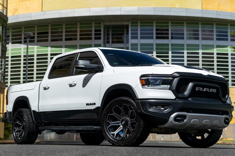 Dodge Ram White Fuel Off-Road Siege D704 | Wheel Front
