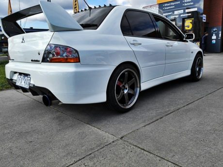 Mitsubishi Evolution VIII White Rays TE37 | Wheel Front