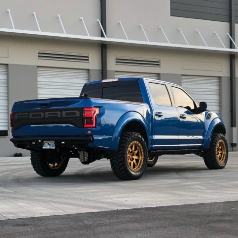 Ford F-150 Raptor Blue with Gold Innov8 Racing G500 | Wheel Front