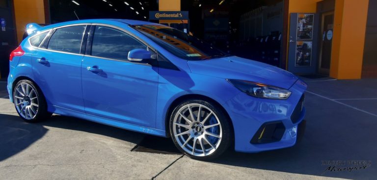 Ford Focus RS Mk3 Blue with Hyper Silver VMR V721 Aftermarket Wheels ...