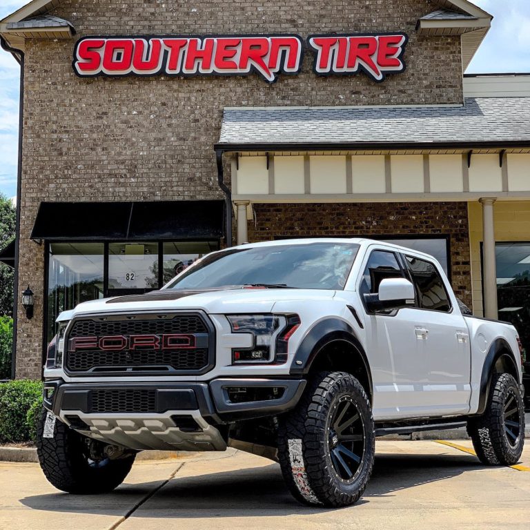 Ford F-150 Raptor White KMC XD818 Heist | Wheel Front