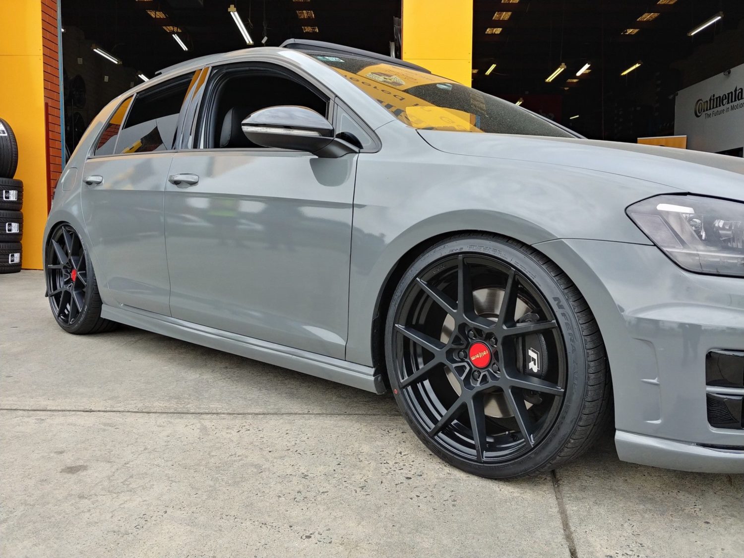 Volkswagen Golf R 7 Grey Rotiform KPS | Wheel Front
