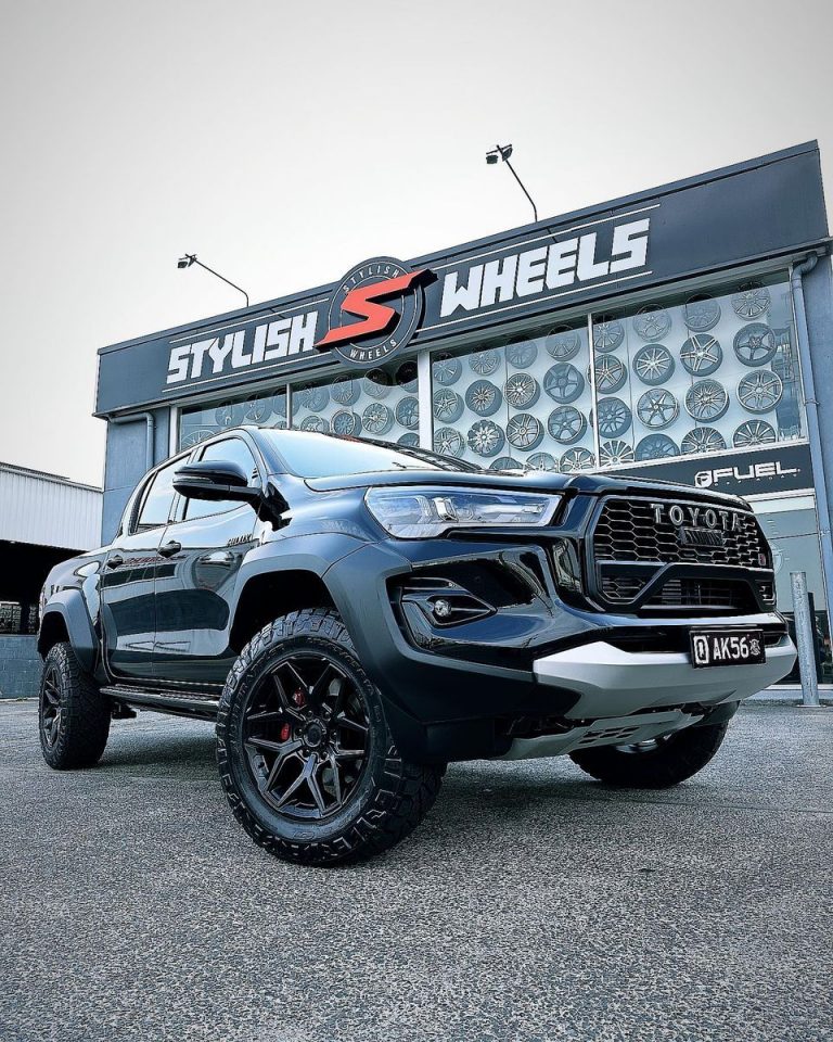 Toyota Hilux GR Black Fuel Off-Road Flux FC854MX | Wheel Front