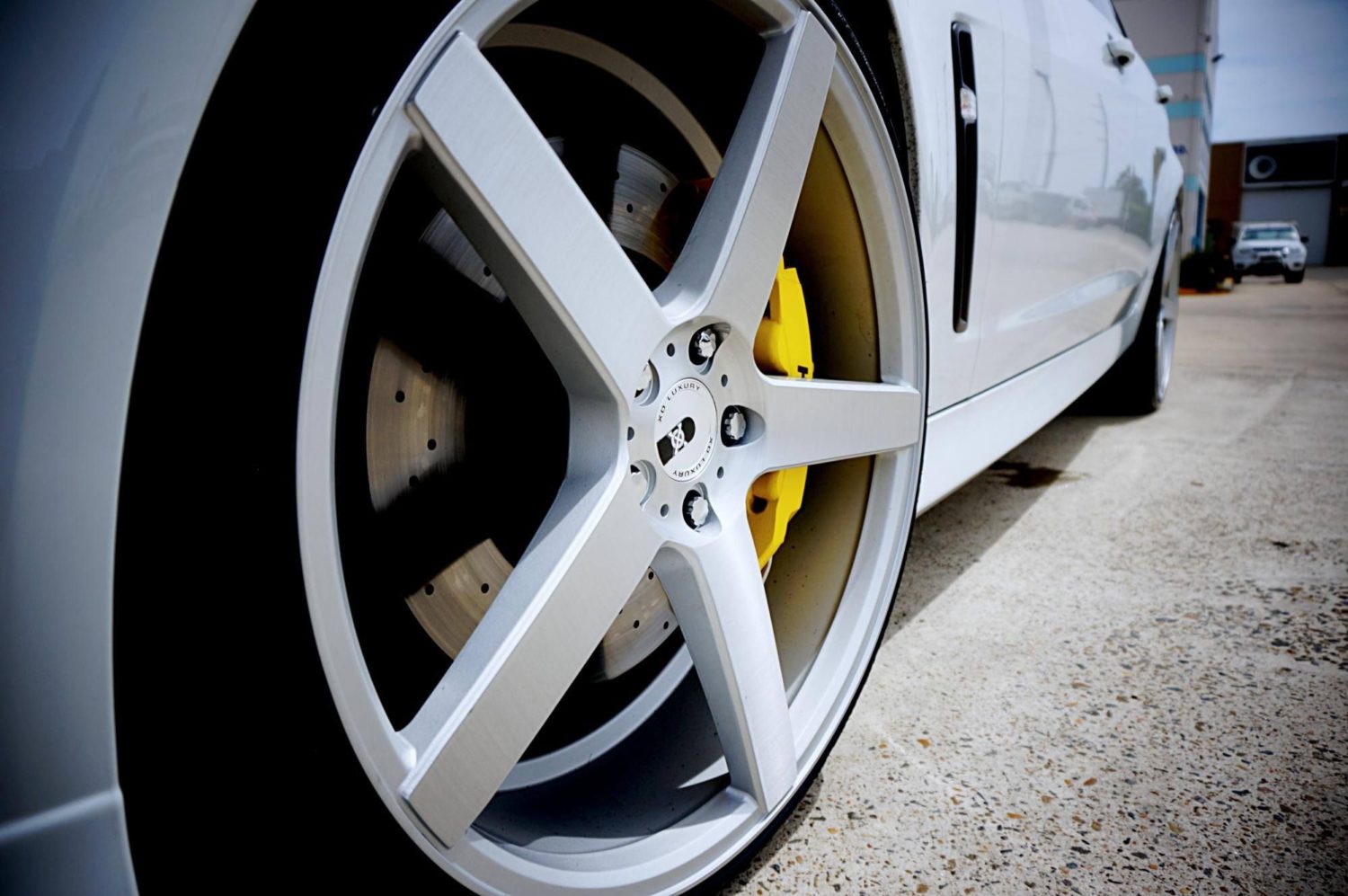 HSV Commodore VF GTS White with XO Luxury Miami Aftermarket Wheels ...
