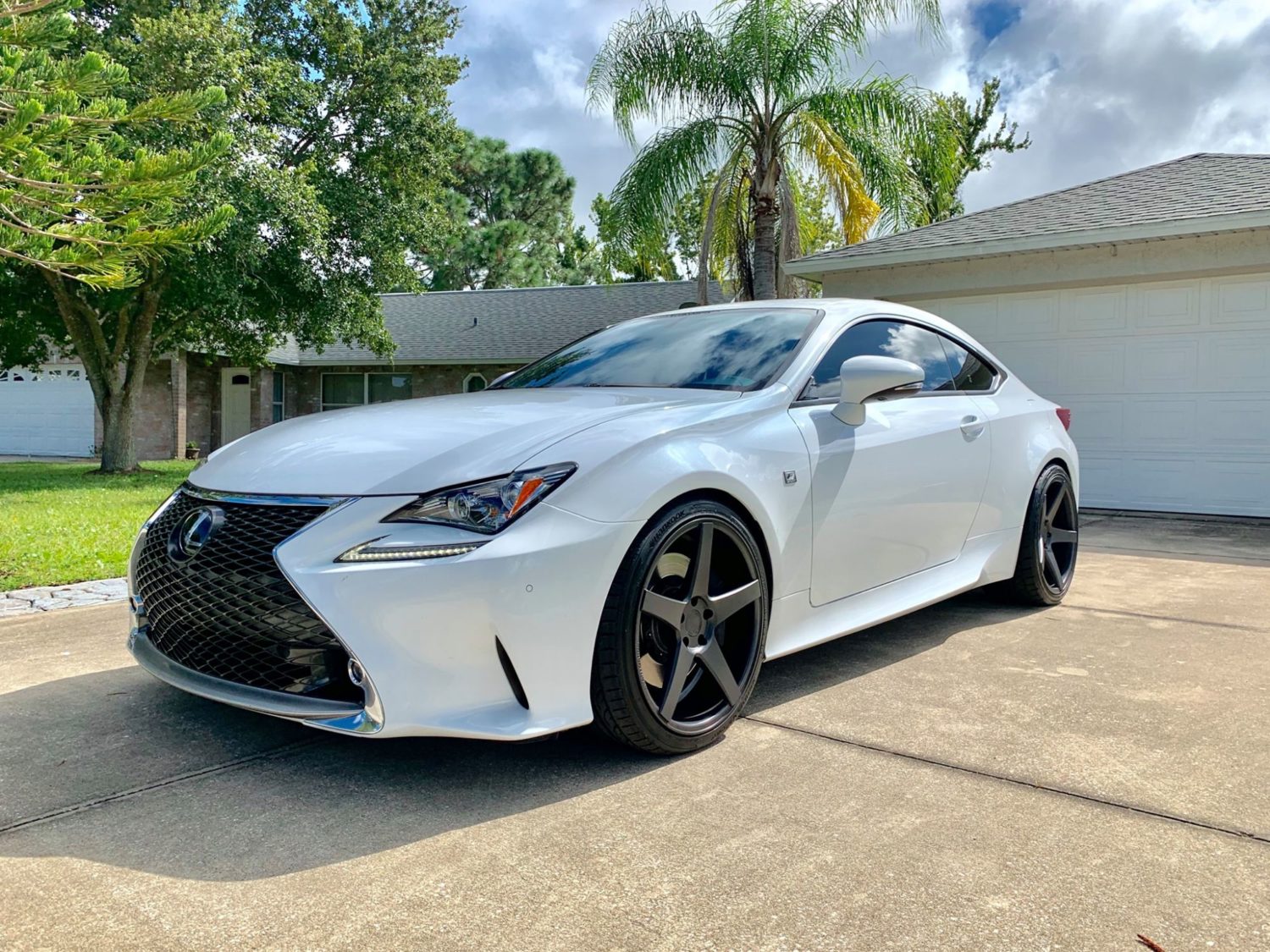 Lexus RC350 White with Avant Garde M550 Aftermarket Wheels | Wheel Front