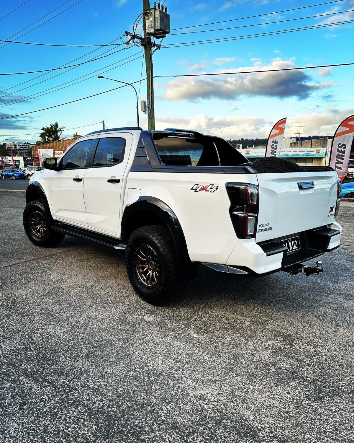 Isuzu D-MAX White Fuel Off-Road Rebel 6 D681 | Wheel Front