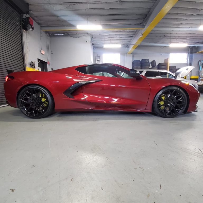 Chevrolet Corvette C8 Stingray Long Beach Red Vossen HF-2 | Wheel Front