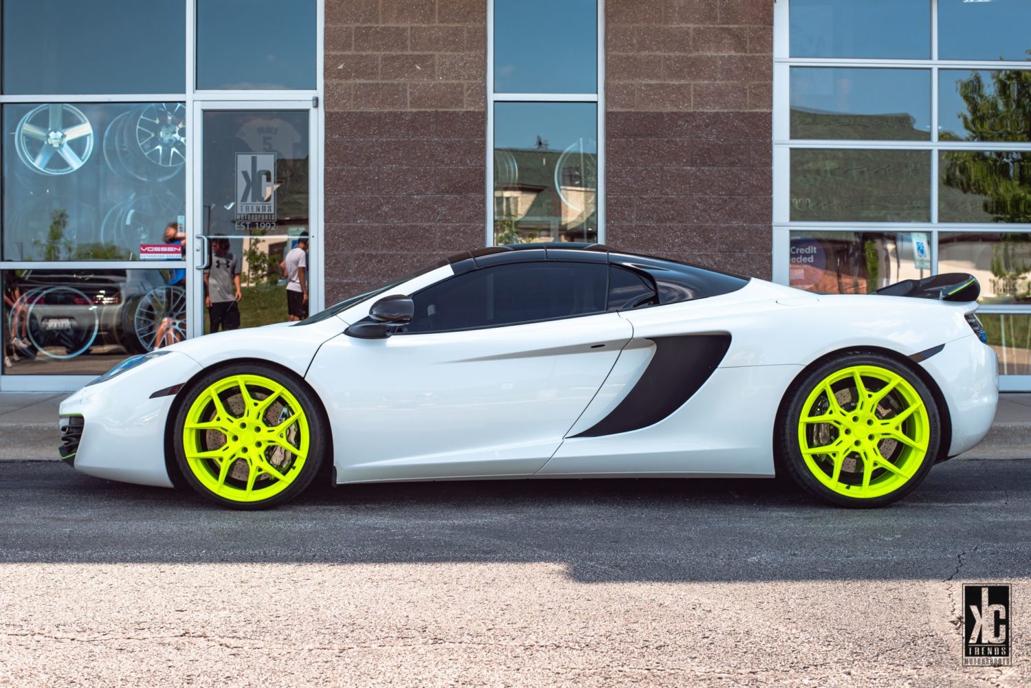 McLaren MP4-12C White Vossen HF-5 | Wheel Front