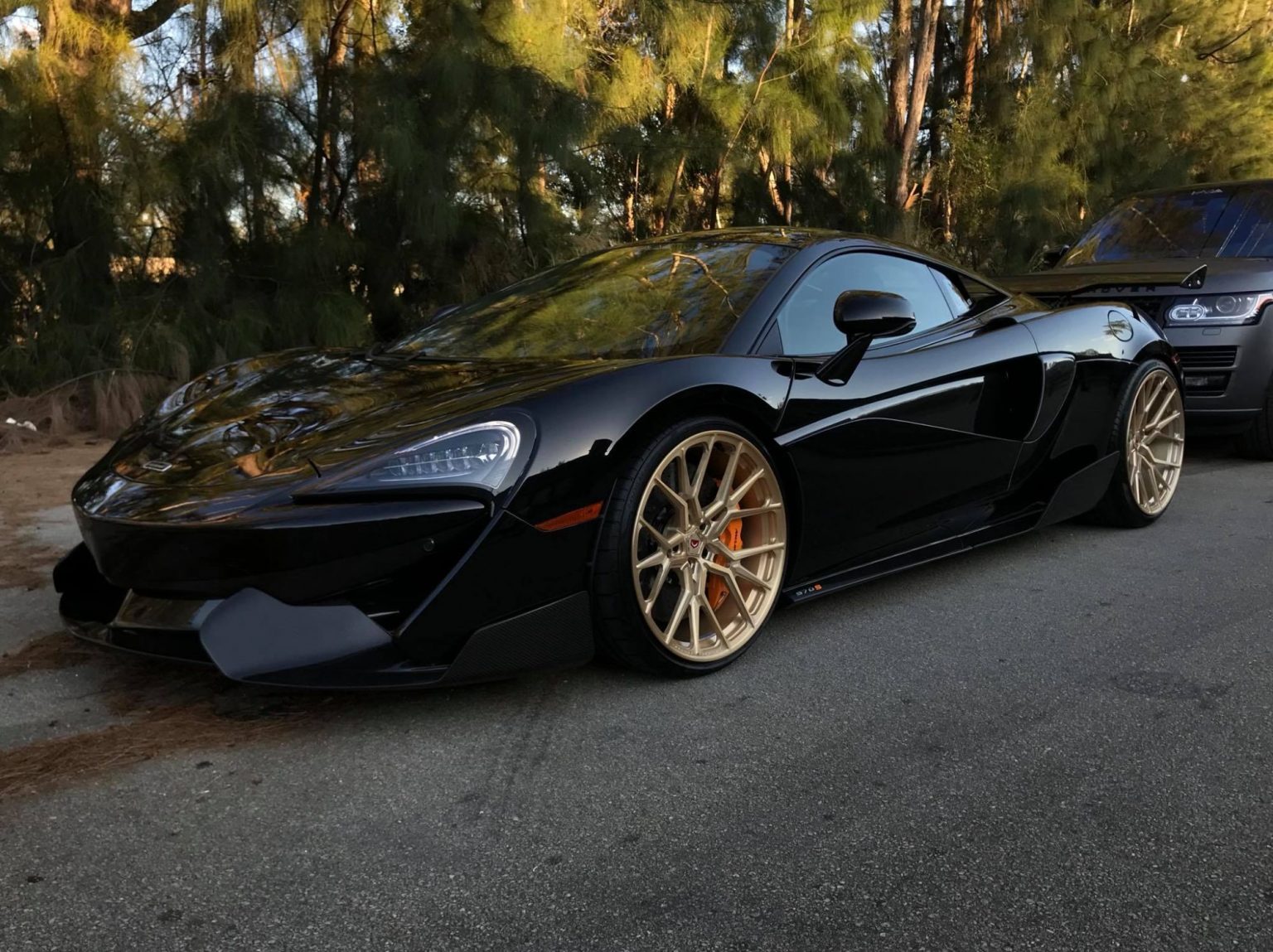 McLaren 570S Black with Patina Gold Vossen M-X3 | Wheel Front