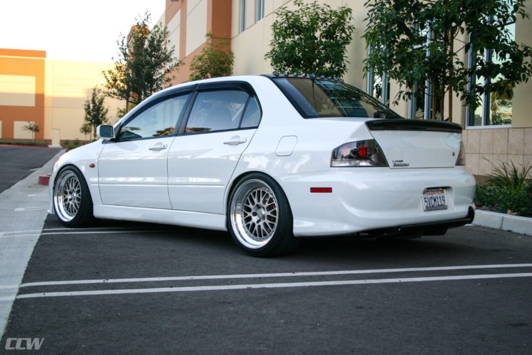 Mitsubishi Evolution IX White CCW Classic | Wheel Front