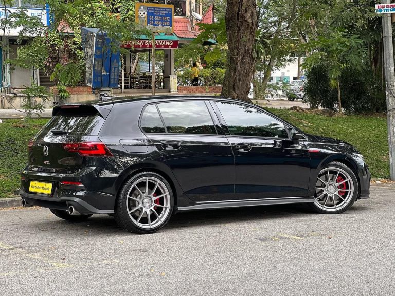 Volkswagen Golf GTI Mk8 Black Motec MCR4 | Wheel Front