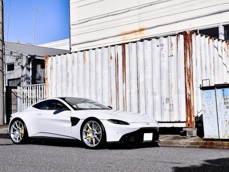 Aston Martin Vantage White BC Forged RZ39 | Wheel Front