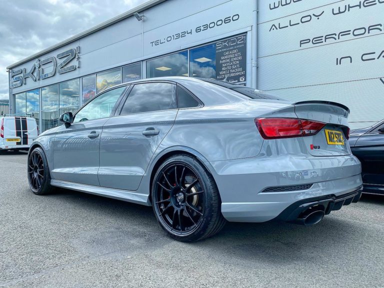 Audi RS3 8V Sedan Nardo Grey OZ Ultraleggera HLT | Wheel Front