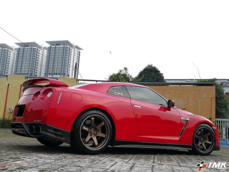 Nissan GT-R R35 Red with Bronze Rays TE37 Ultra Aftermarket Wheels ...