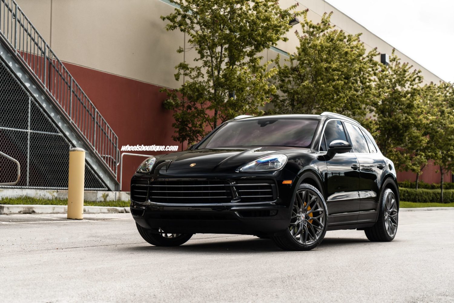 Porsche Cayenne Black with HRE P200 Aftermarket Wheels | Wheel Front