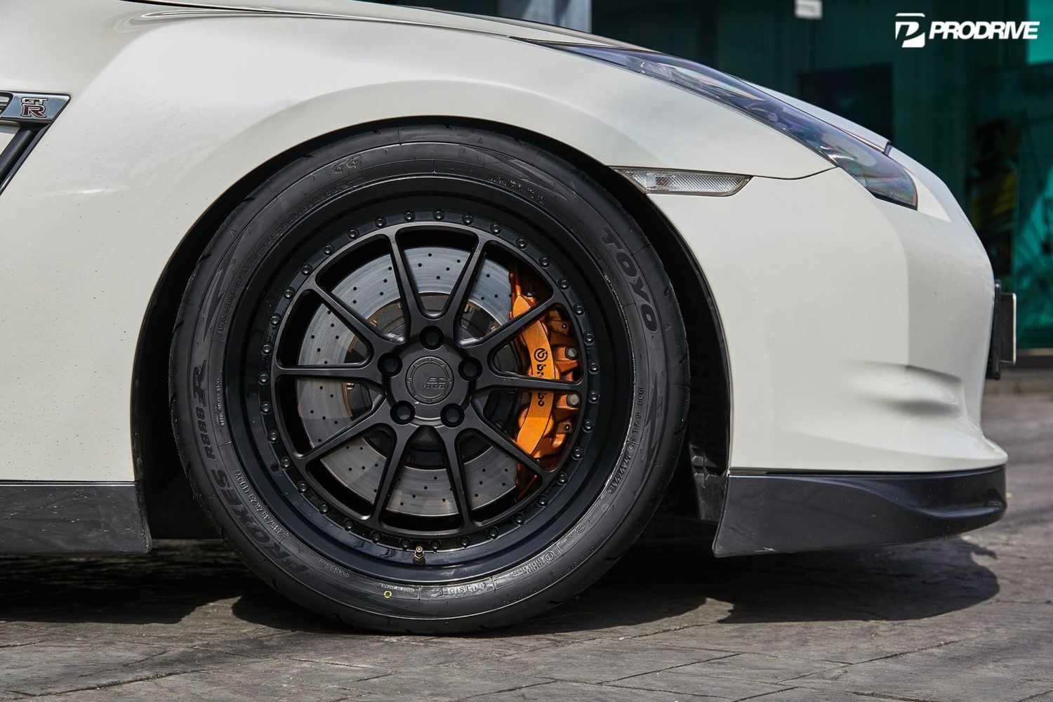 Nissan GT-R R35 White BC Forged LE10 | Wheel Front