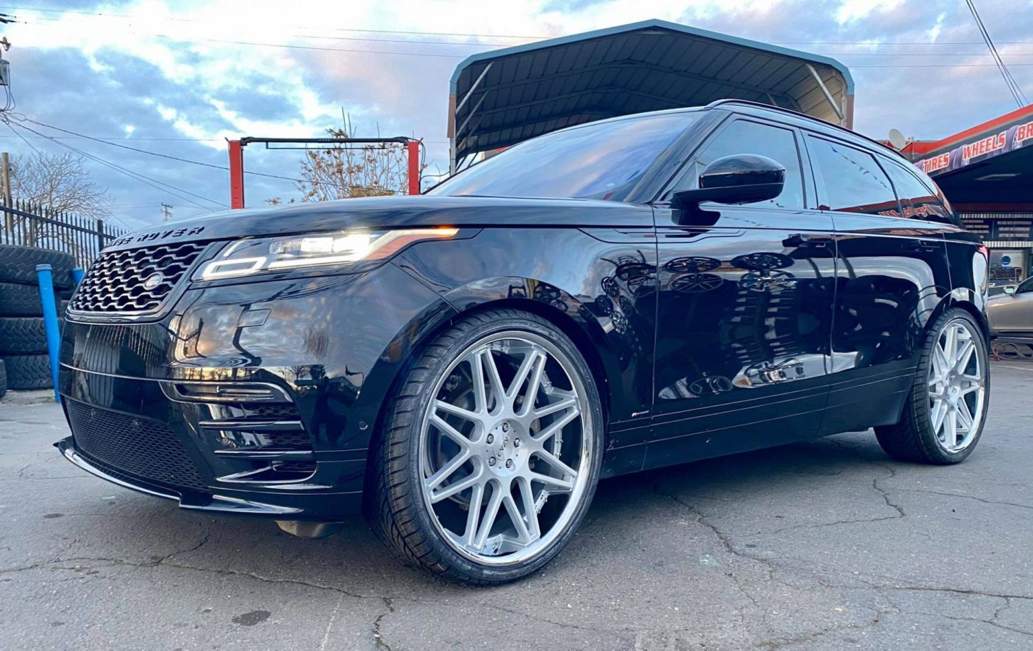 Range Rover Velar Black with 24-inch Azad AZ77