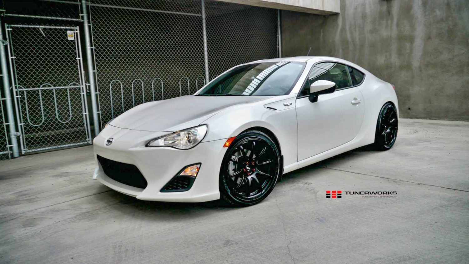 Toyota 86/Scion FR-S White with Advan RS2 Aftermarket Wheels | Wheel Front