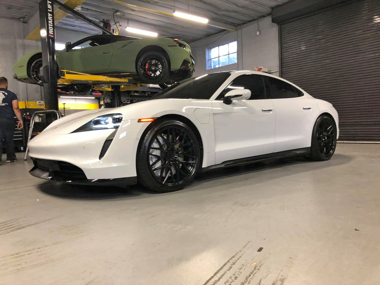 Porsche Taycan White Rohana RFX10 | Wheel Front
