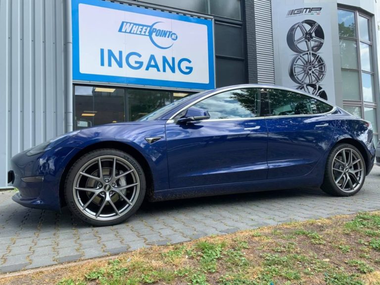Tesla Model 3 Blue with 20x8.5 BBS CI-R Wheels | Wheel Front