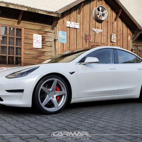 Tesla Model 3 White Rotiform WGR R147 | Wheel Front