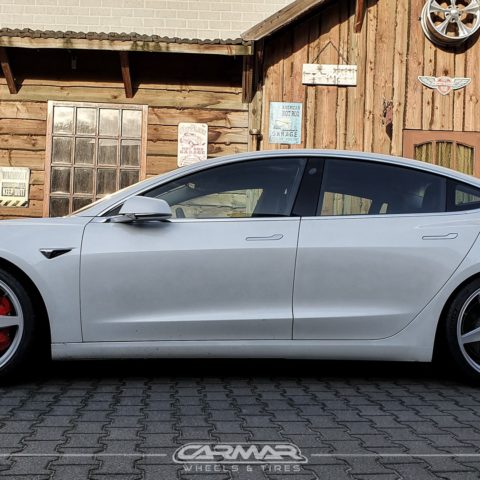 Tesla Model 3 White Rotiform WGR R147 | Wheel Front
