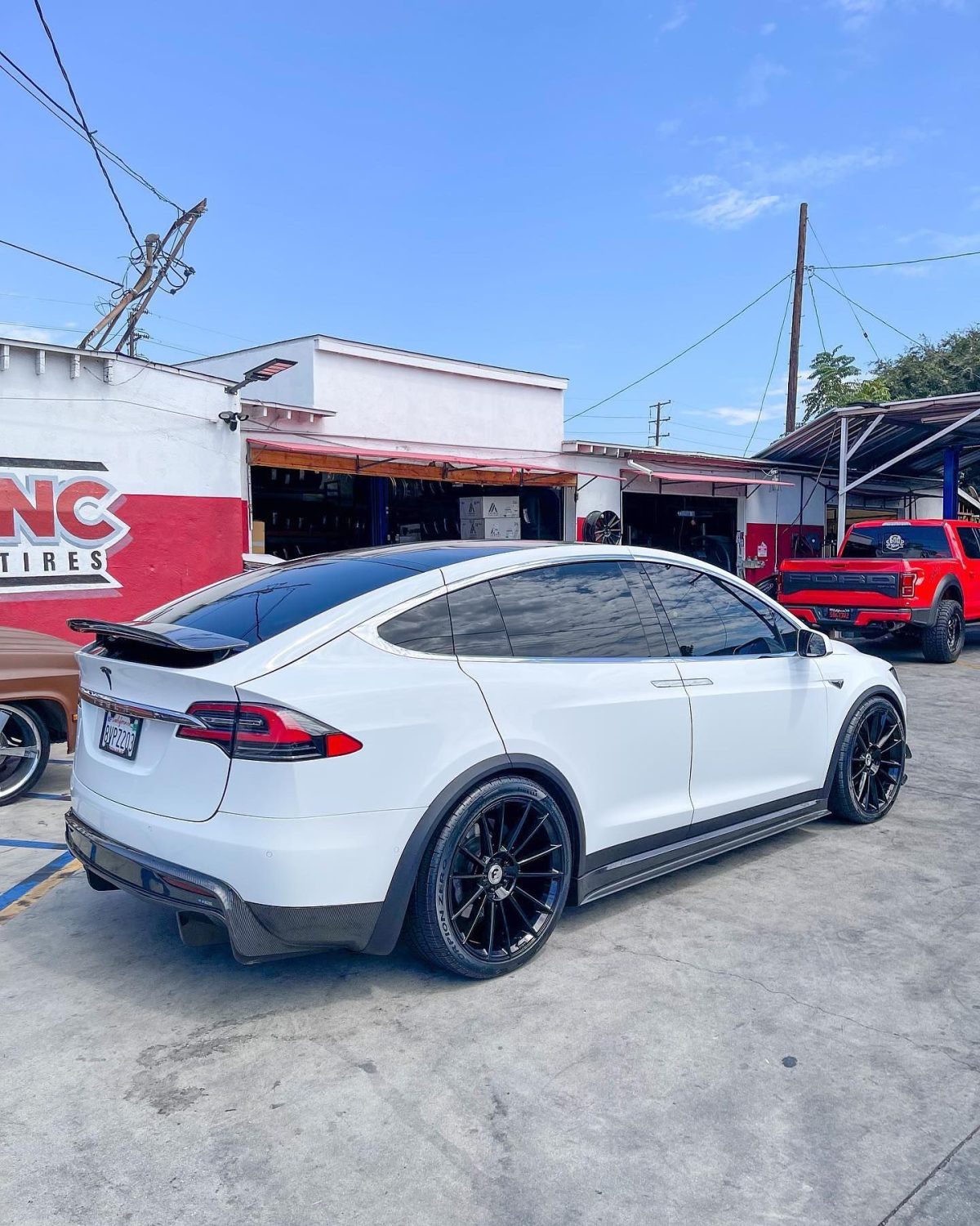 Tesla Model X White Forgiato Flow 002 | Wheel Front