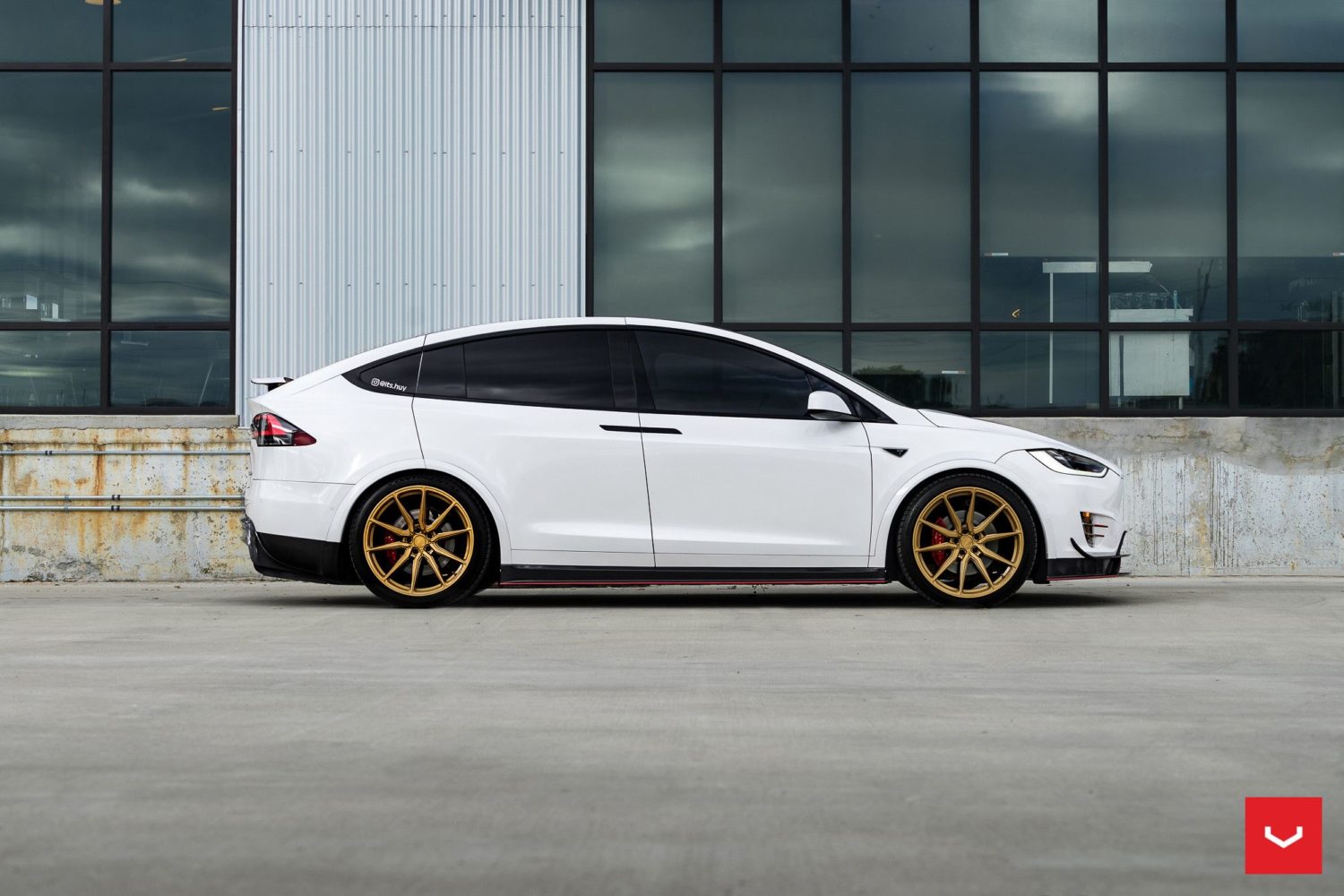 Tesla Model X White with Gold Vossen HF-3 | Wheel Front