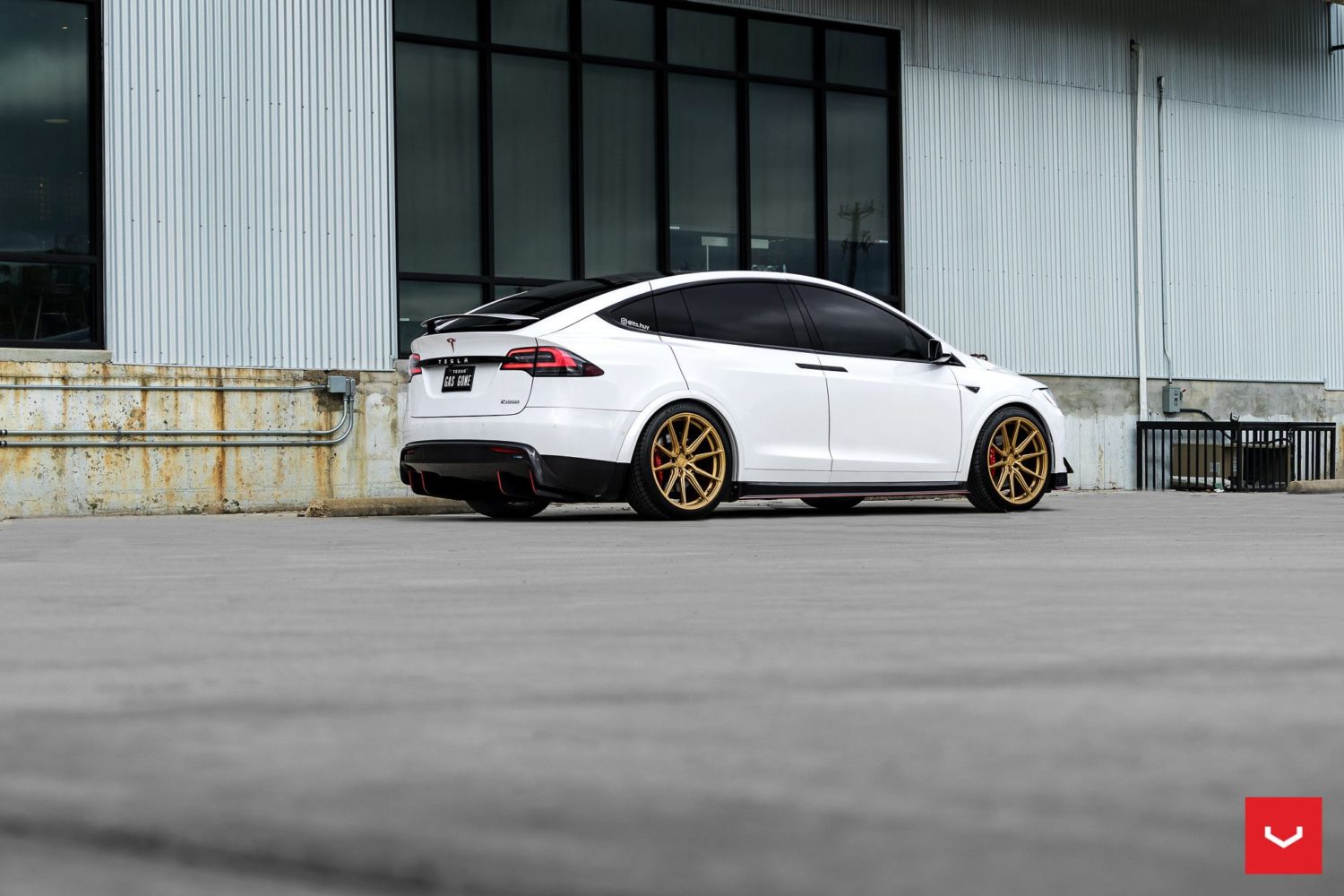 Tesla Model X White with Gold Vossen HF-3 | Wheel Front