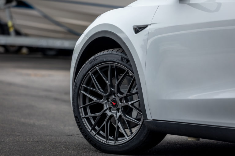 Tesla Model Y White Vorsteiner V-FF 107 | Wheel Front