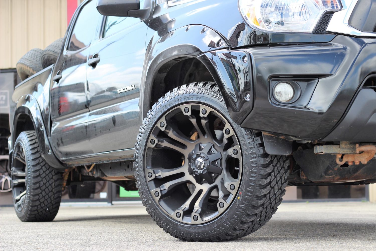 Toyota Tacoma Black Fuel Off-Road Vapor D569 | Wheel Front