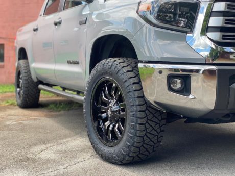 Toyota Tundra Grey Fuel Off-Road Sledge D595 | Wheel Front